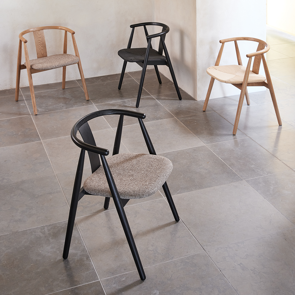 Kenza eikenhouten eetkamerstoel naturel - met warm grijs zitting | Gewoonstijl